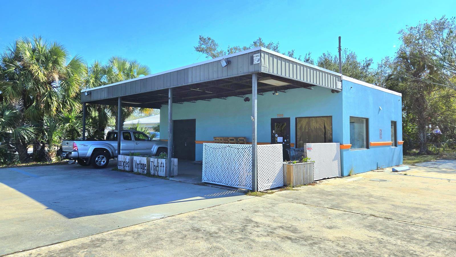 Freestanding Retail Building on State Road 64 FOR LEASE on 708 Manatee ...