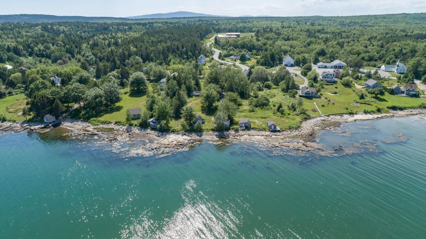 Albee's Shore House Cottages FOR SALE on 70 Main Street, realnex.com